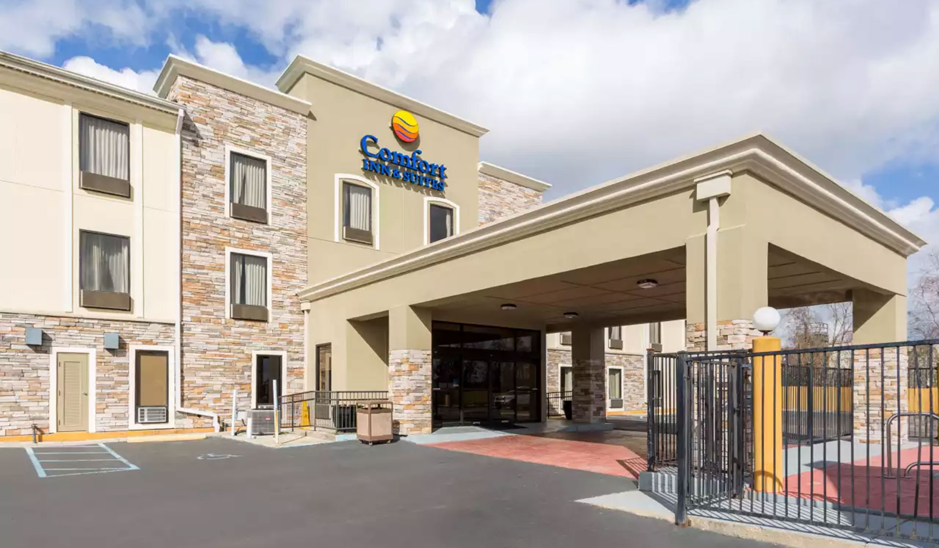 Comfort Inn & Suites - Baton Rouge Airport | mghotelteam.com