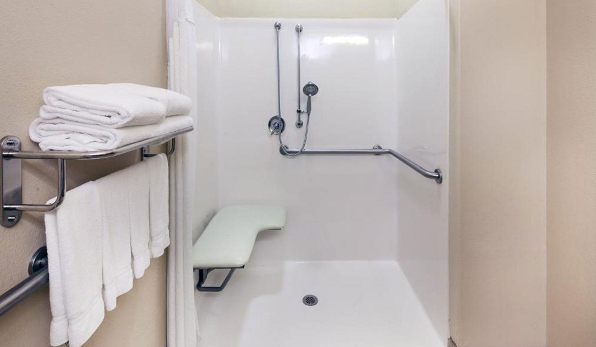 Holiday Inn Express & Suites Victoria | mghotelteam.com