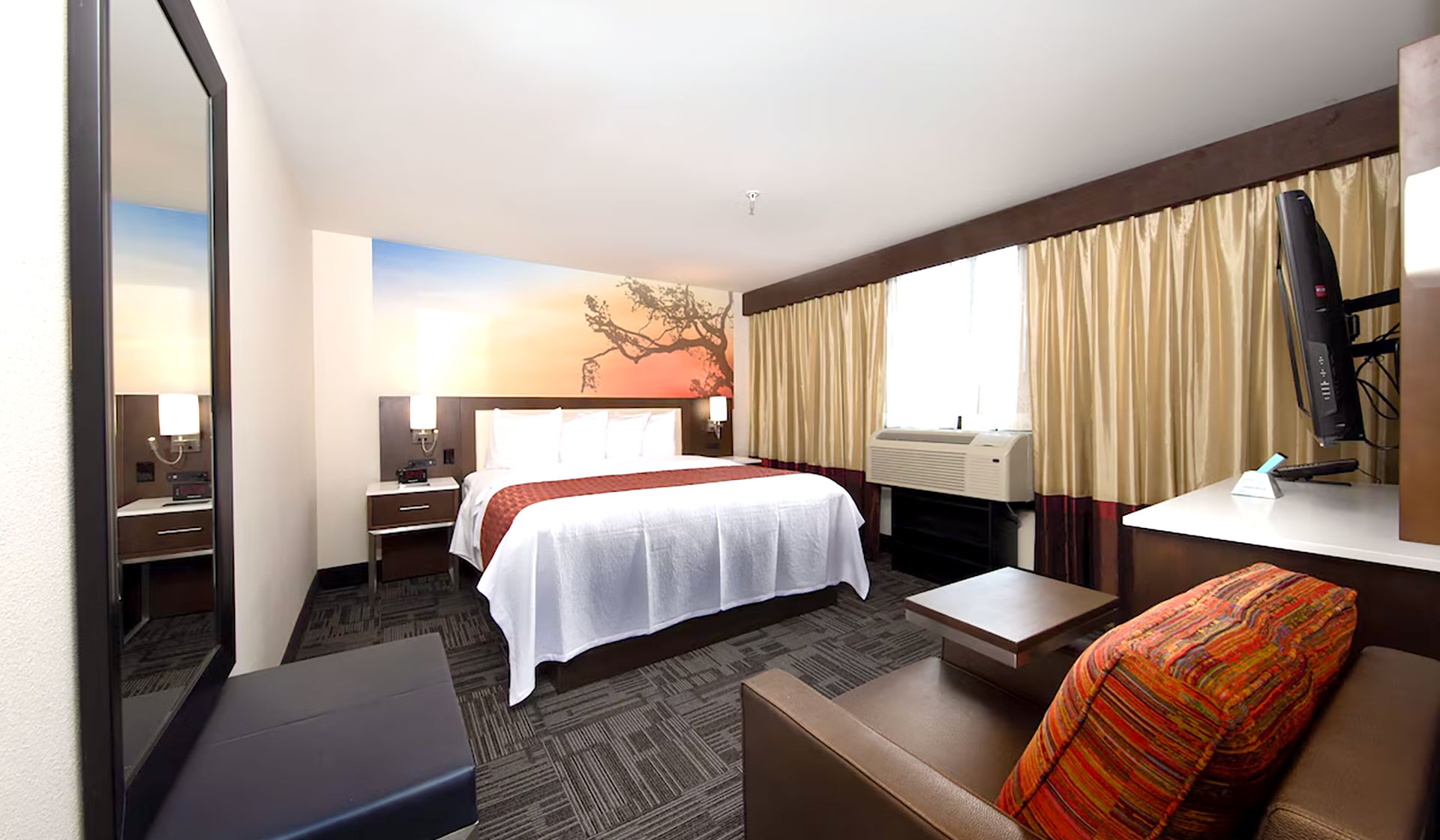 Holiday Inn Brookfield - Milwaukee | mghotelteam.com