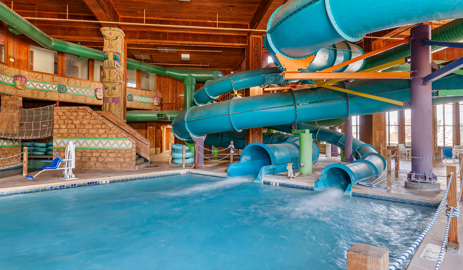 Polynesian Hotel & Suites Wisconsin Dells | mghotelteam.com