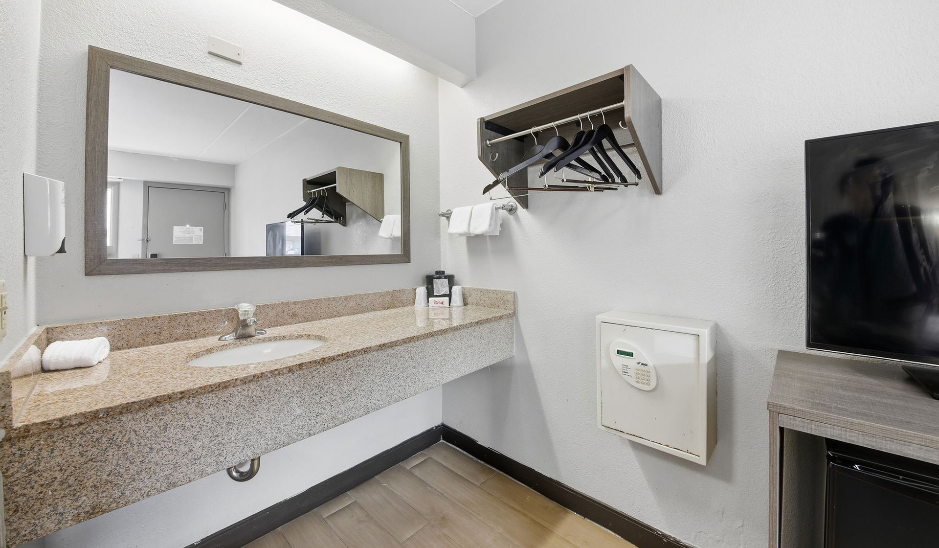 Red Roof Inn Dayton North Airport | mghotelteam.com