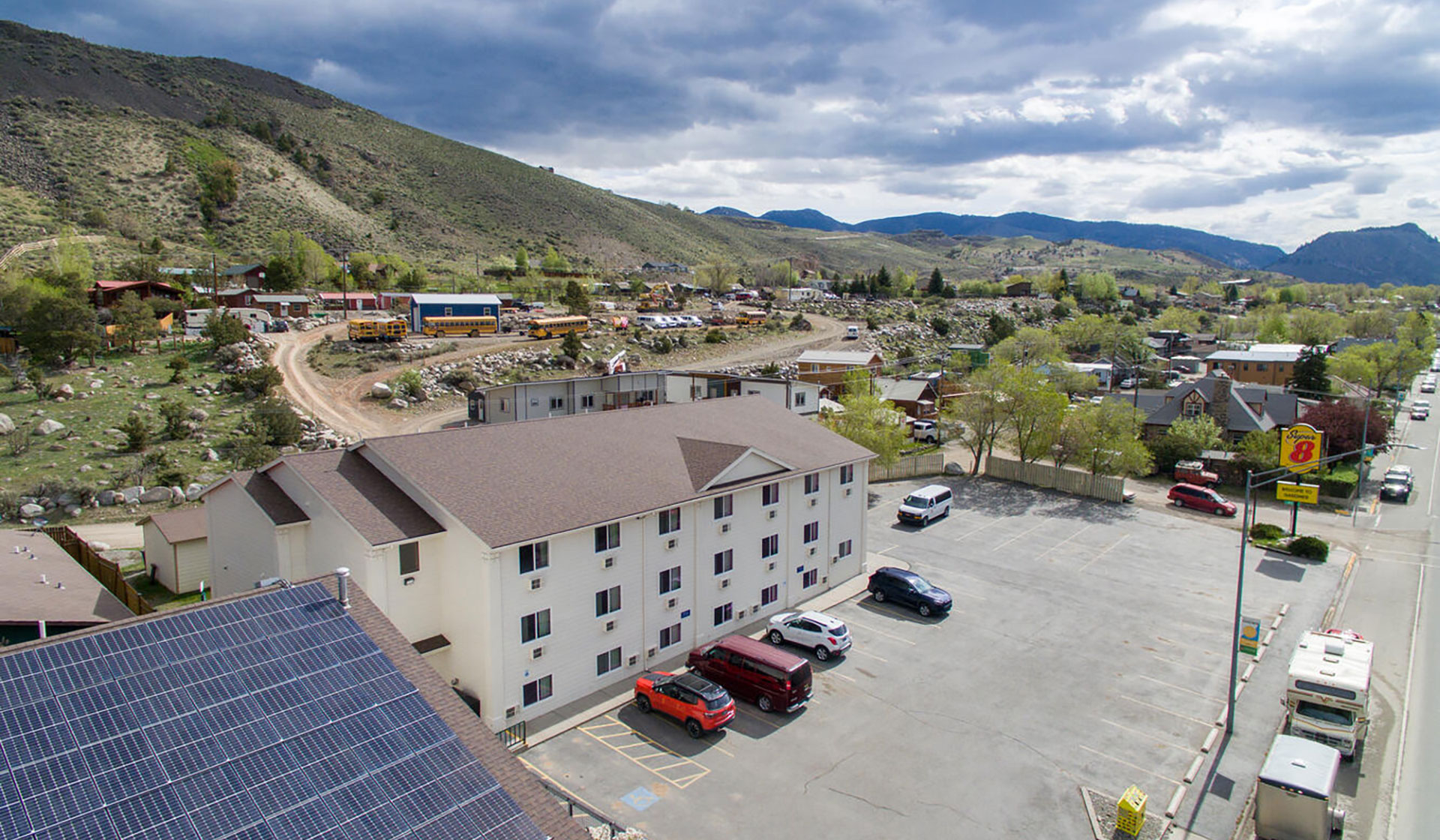 Super 8 by Wyndham Gardiner/Yellowstone Park Area | mghotelteam.com