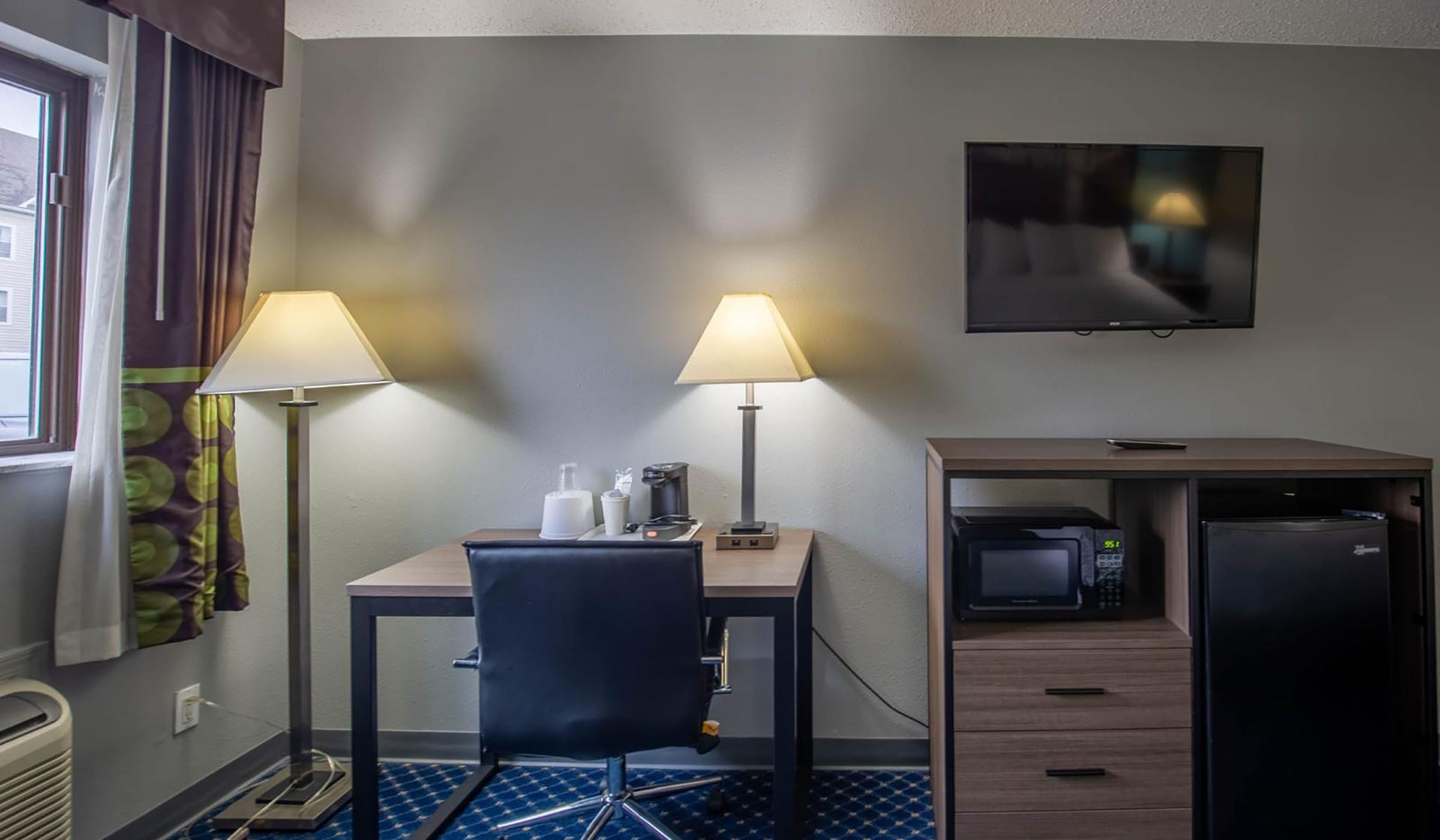 Super 8 by Wyndham Rockford I-90/Casino District | mghotelteam.com