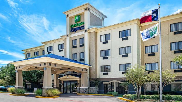 Holiday Inn Express & Suites Hulen Mall | mghotelteam.com